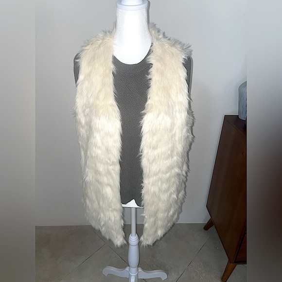 BB Dakota | Jackets & Coats | Bb Dakota Scotlyn Textured Cream Faux Fur ...